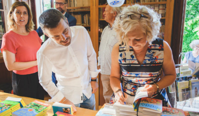 Anna Nicholas | Author | Journalist | Mallorca Books | Burro Books